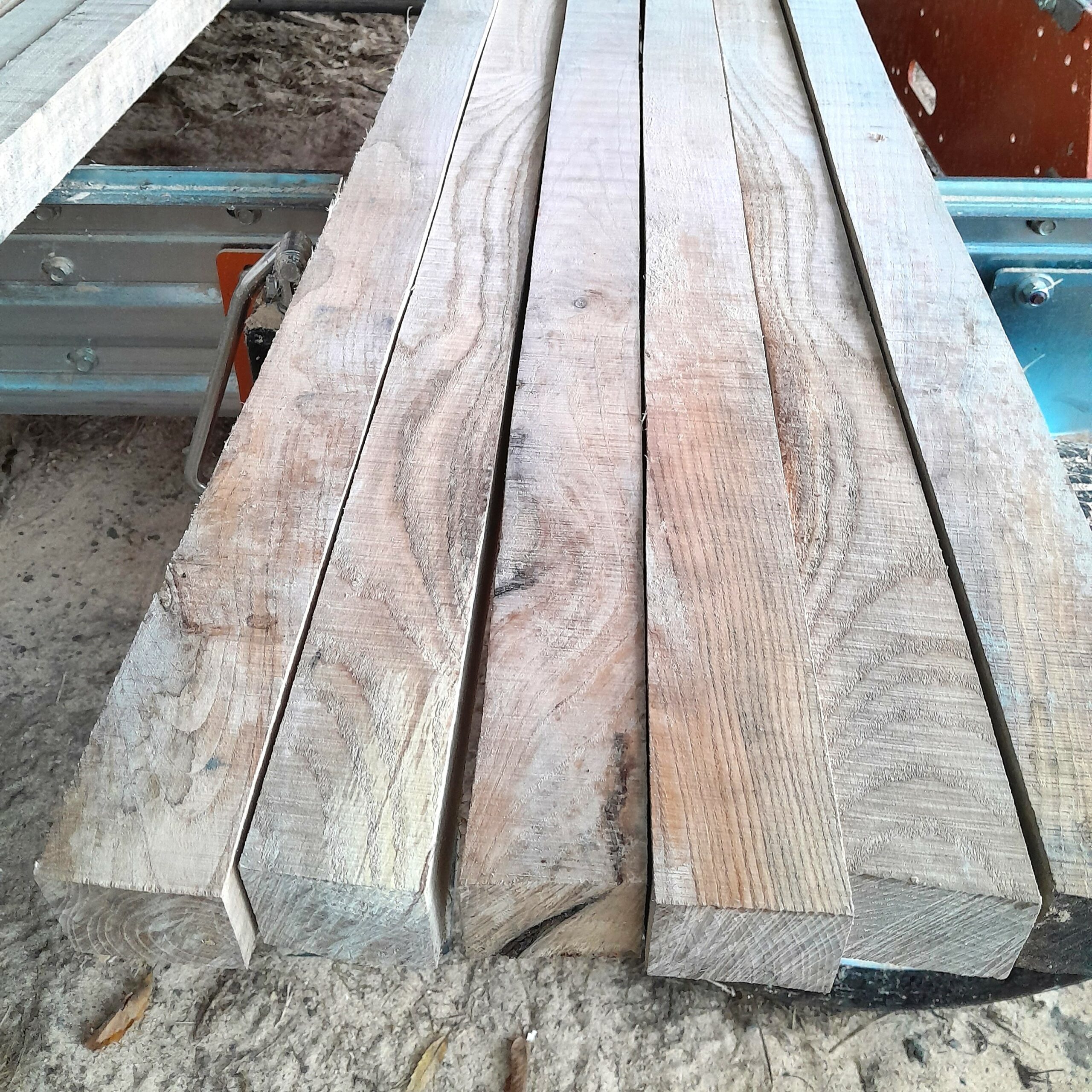 Chevron et Bastaing en frêne pas cher avec du bois français